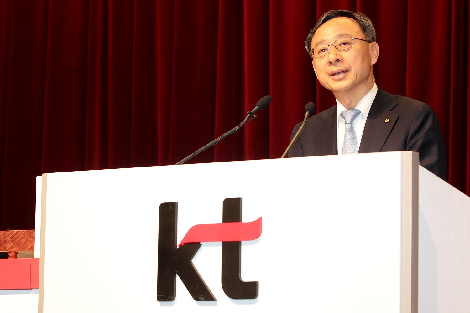 KT Corp Labor Union, Civic Groups Demand Chairman Hwang to Resign ...