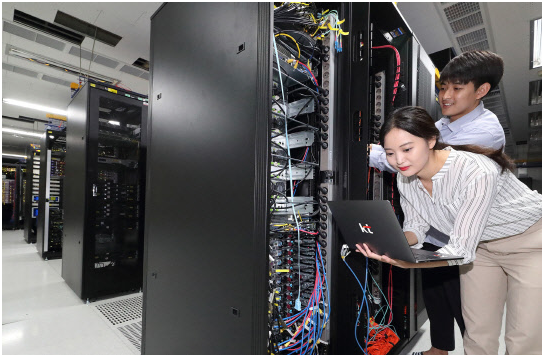 KT to Square Off with SI Leaders in Private Cloud Business - Businesskorea