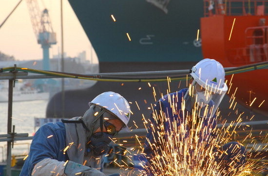 Shipbuilding Sector Introduces 10,000 Workers in First Half - Businesskorea