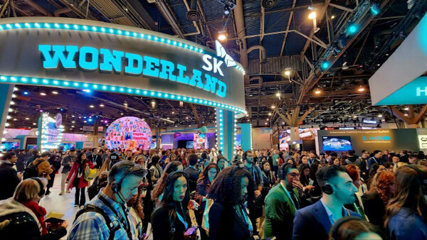SK Wonderland Booth at CES Attracts over 60,000 Visitors, Chairman Chey Tae-won - Businesskorea